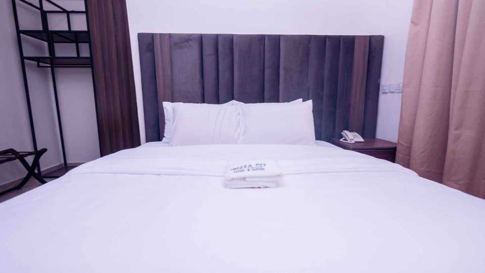 Available Rooms | Ibizza Pit Hotel